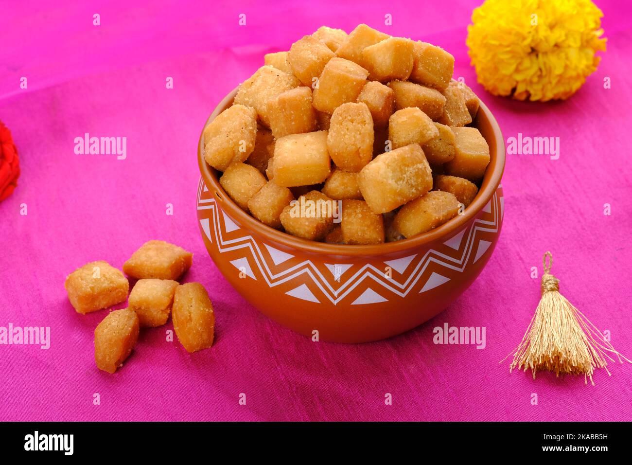 Shakkar pare / Shakkarpare / shankar pale is a sweet tea time snack ...