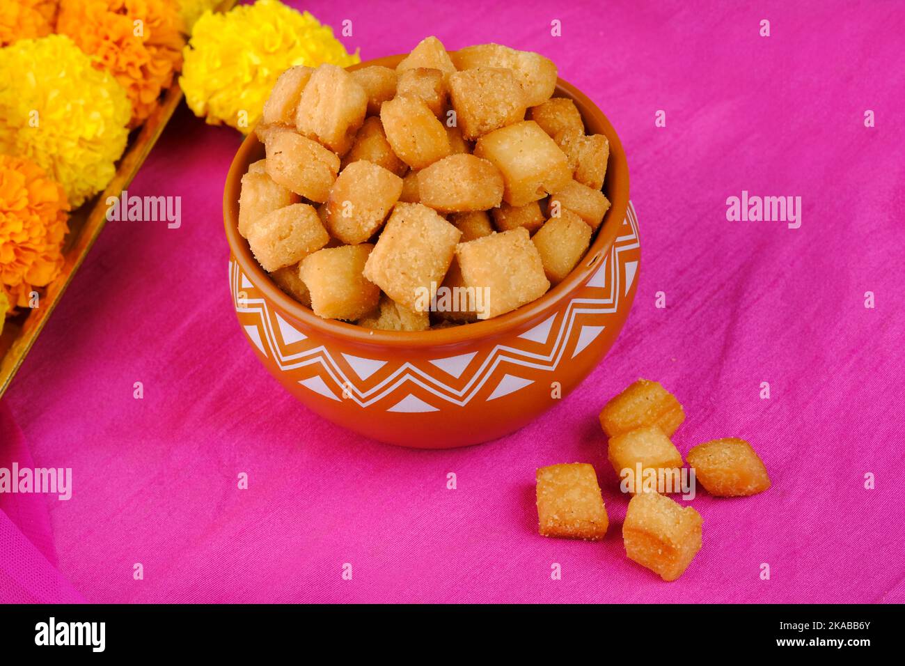 Shakkar pare / Shakkarpare / shankar pale is a sweet tea time snack ...