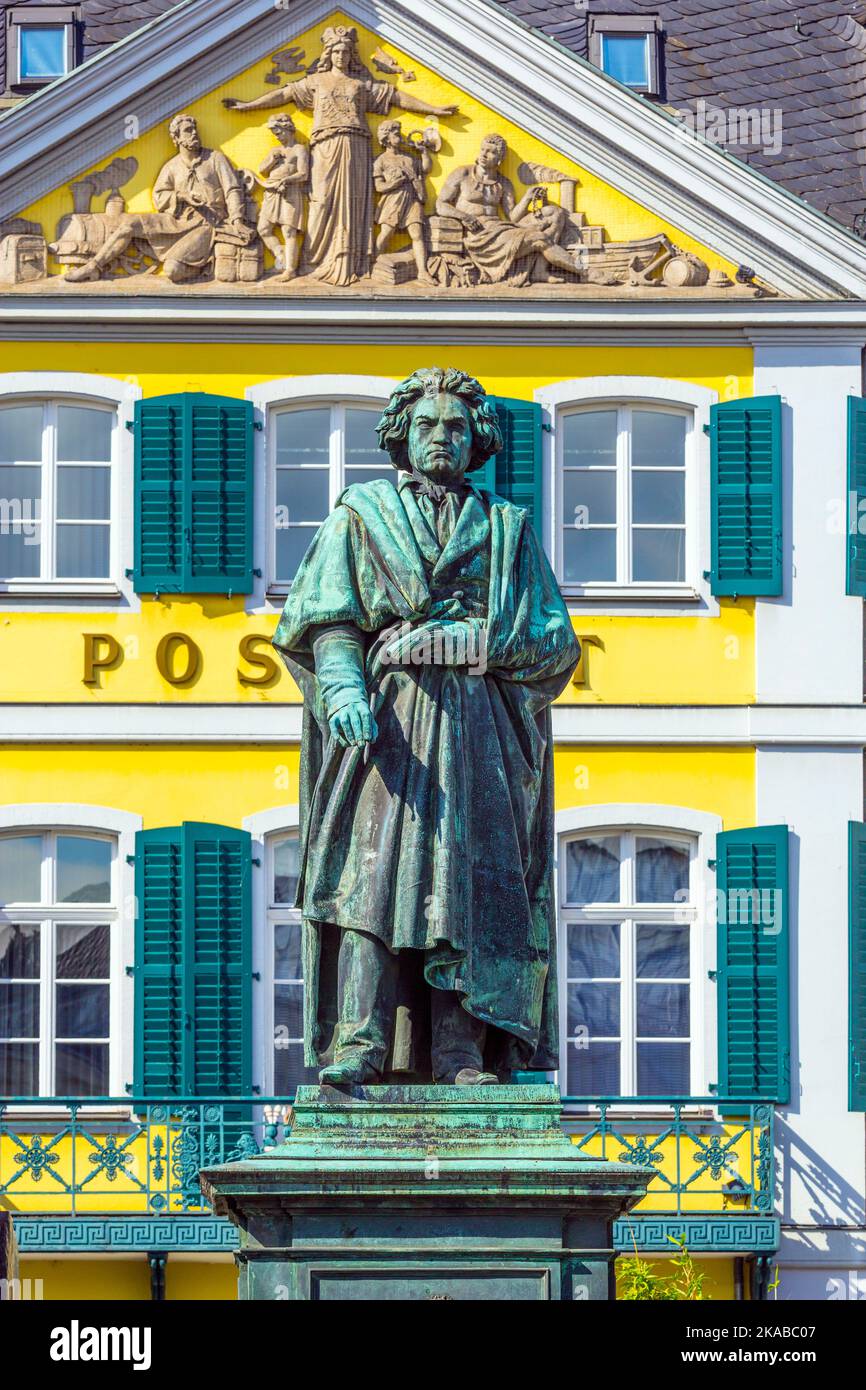 The Beethoven Monument on the Munsterplatz in Bonn, Germany Stock Photo ...