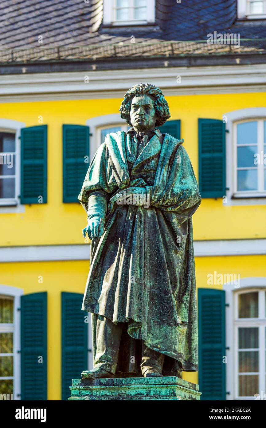 The Beethoven Monument on the Munsterplatz in Bonn, Germany Stock Photo ...