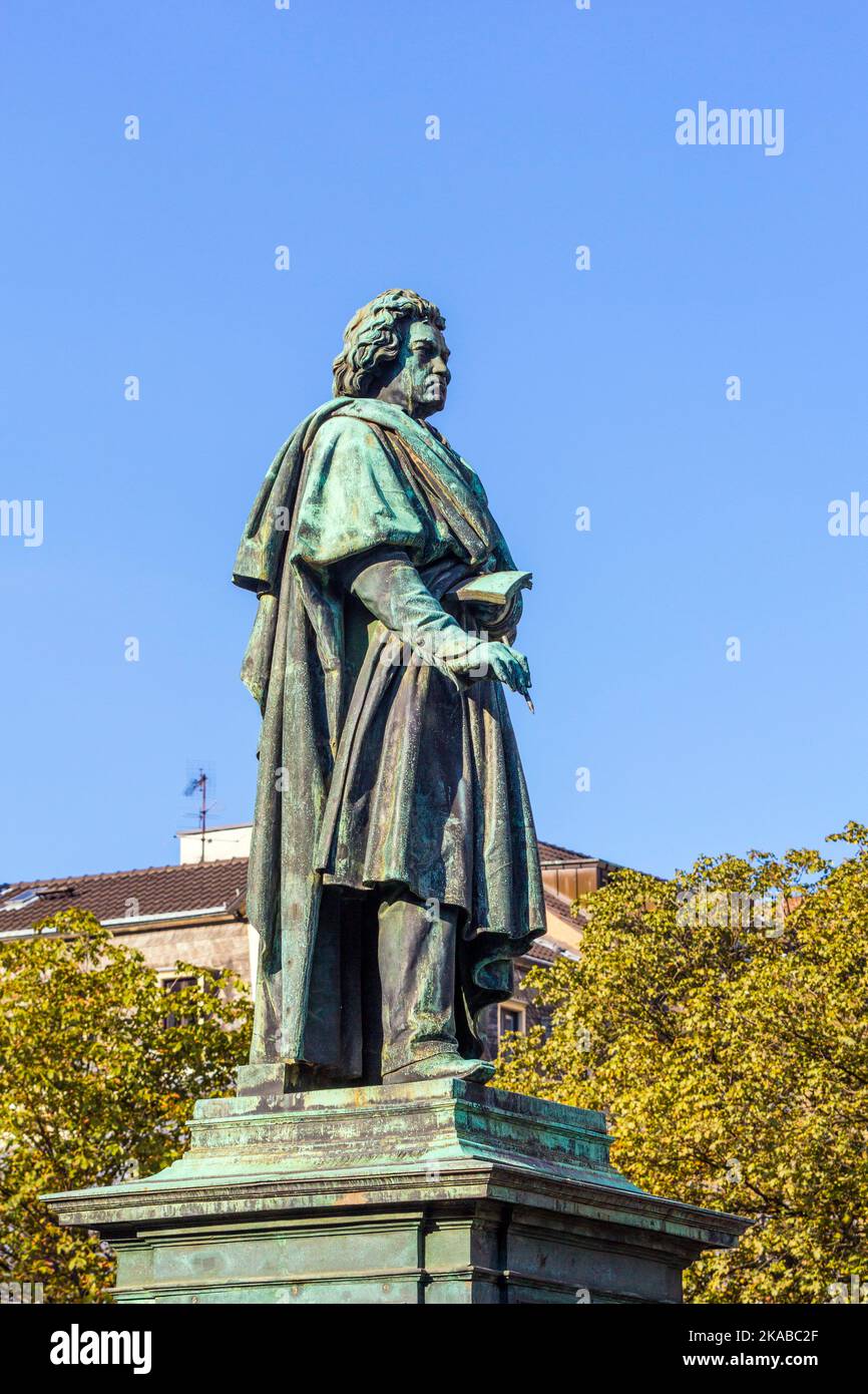 The Beethoven Monument on the Munsterplatz in Bonn, Germany Stock Photo ...
