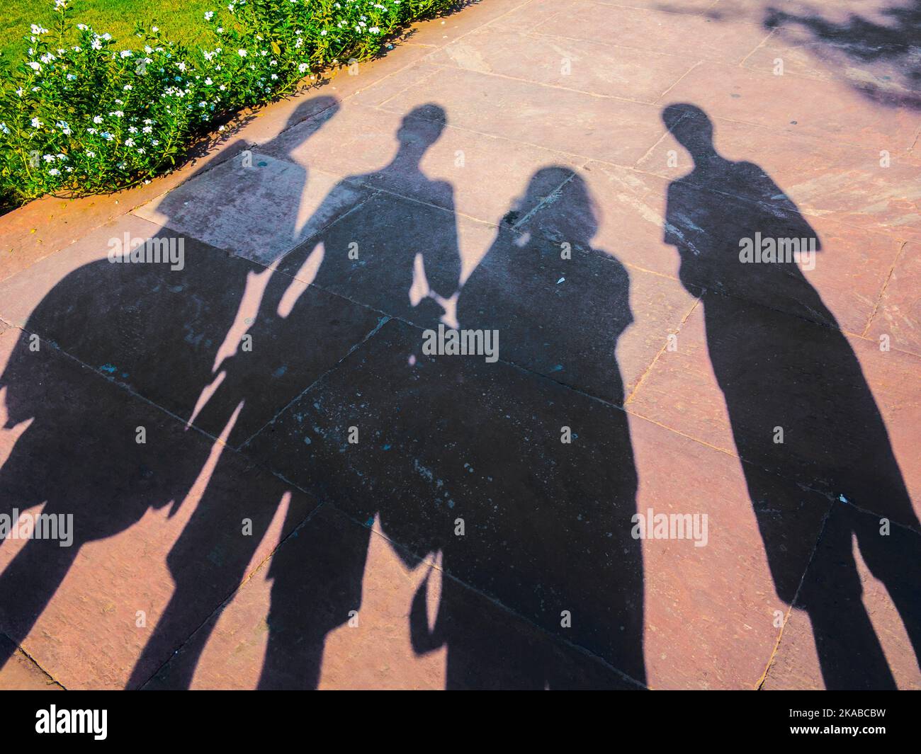 shadows of family visiting a landmark in Delhi, India Stock Photo - Alamy