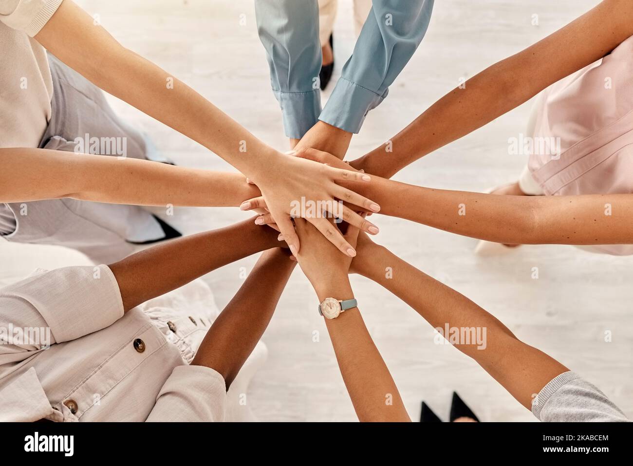 Business teamwork employee support hi-res stock photography and images ...