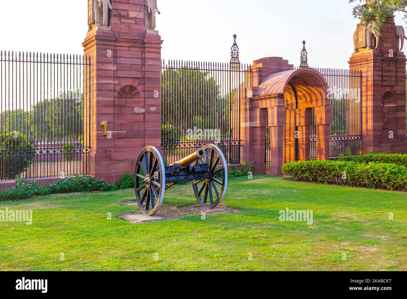 India parliament entrance hi-res stock photography and images - Alamy
