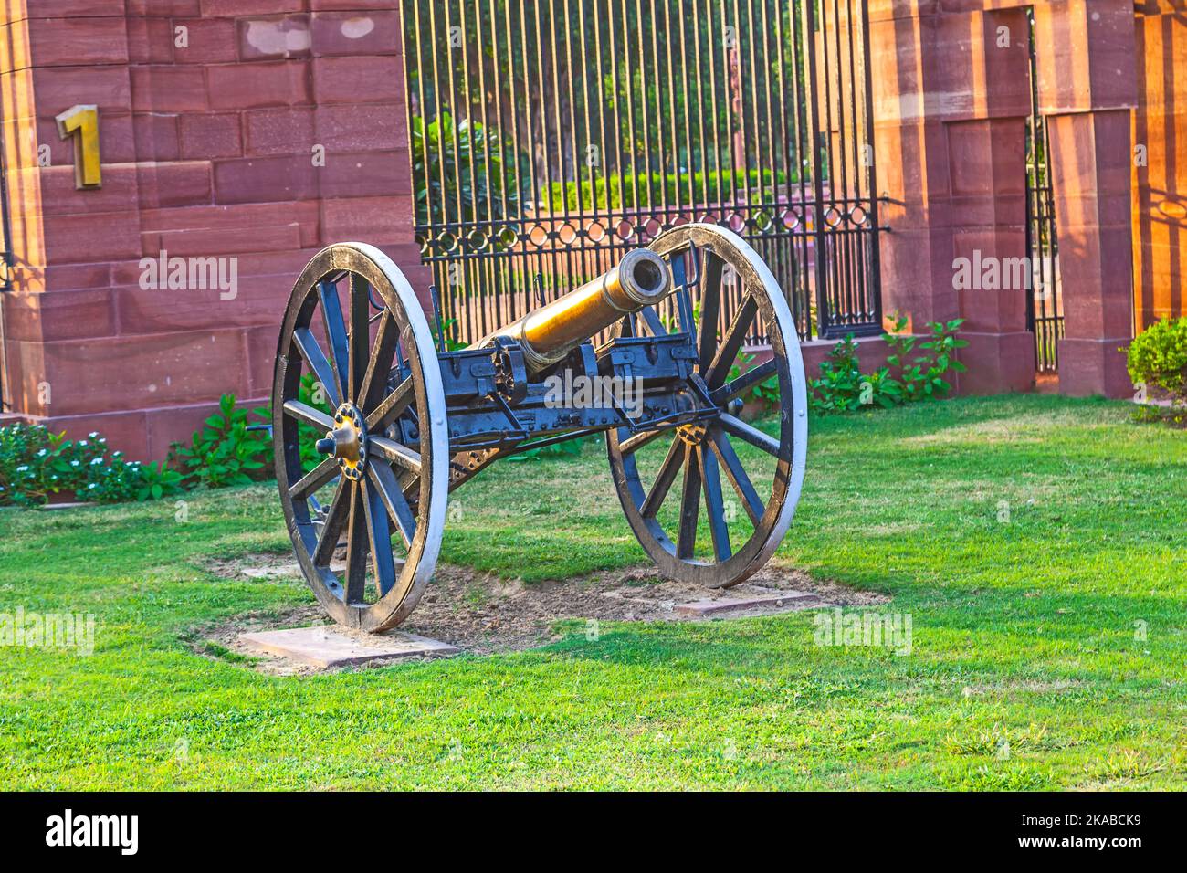 India parliament entrance hi-res stock photography and images - Alamy
