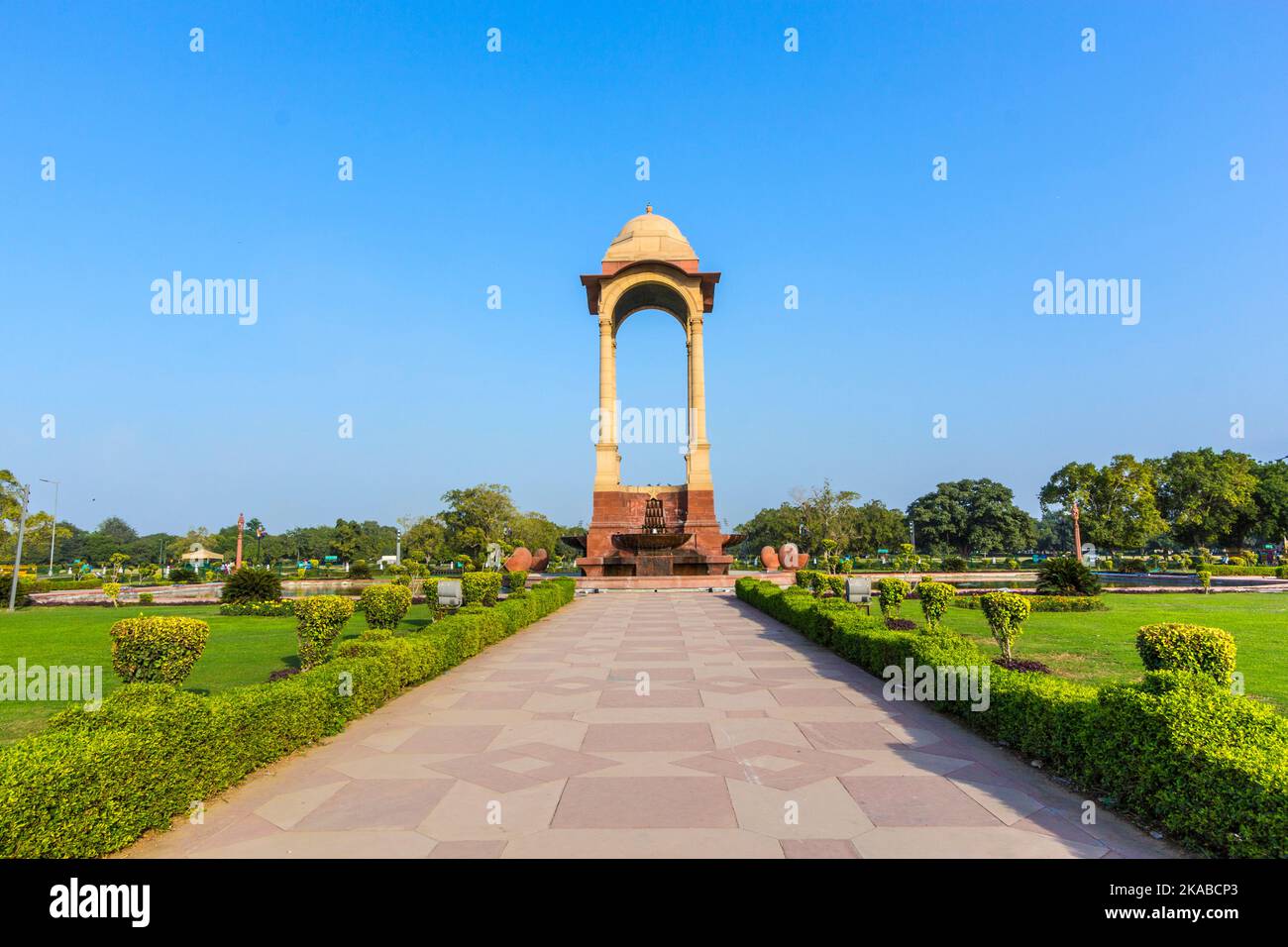 empty canopy of George V at India Gate, New Delhi, India Stock Photo ...