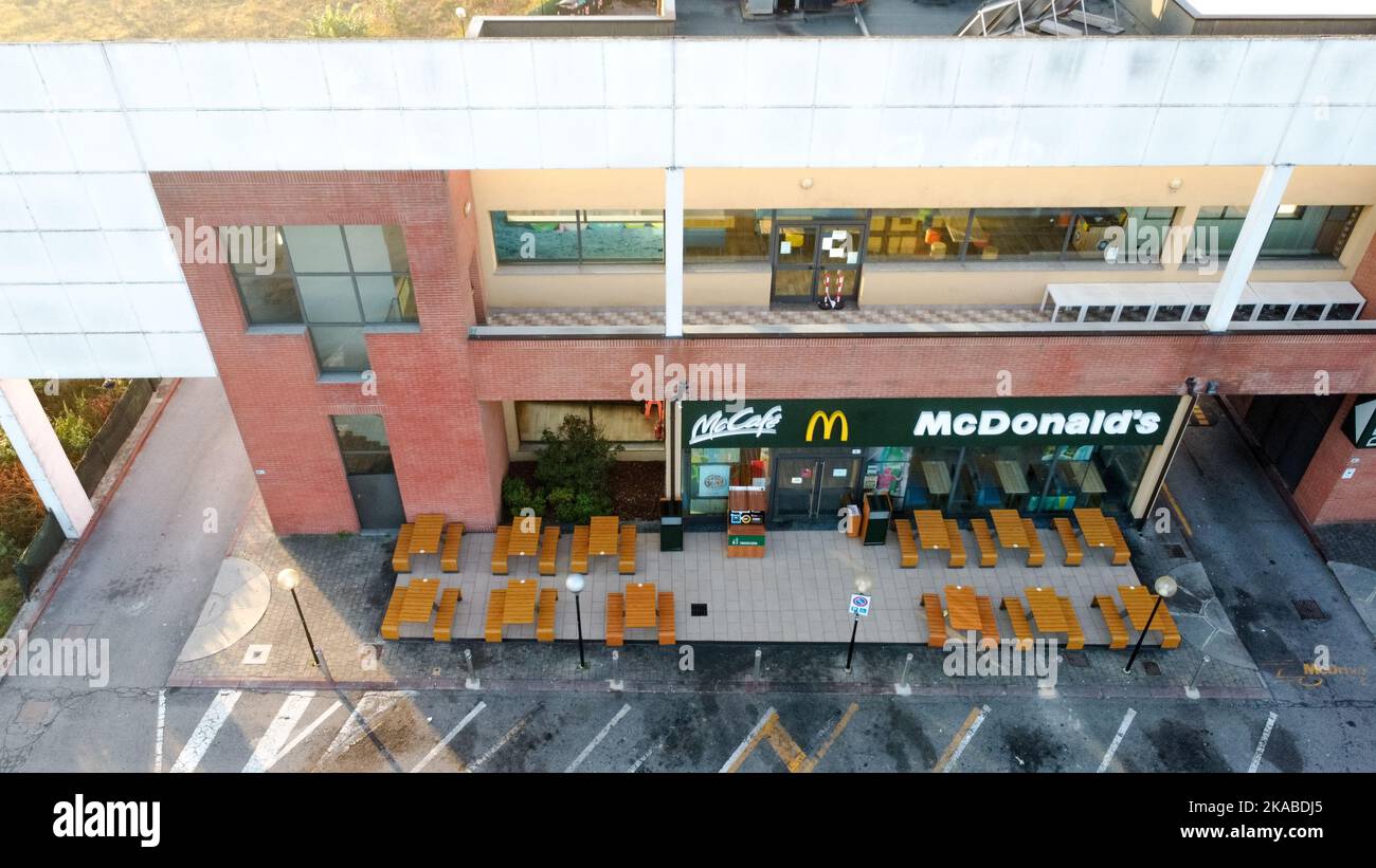 aerial view of a burger king restaurant tall roadside tall signage ...