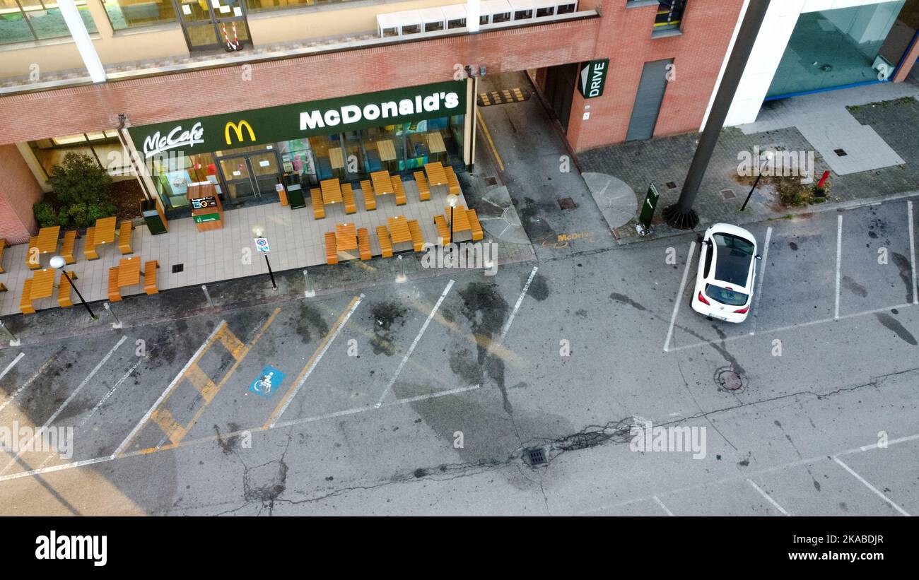 Aerial view burger king restaurant hi-res stock photography and images ...