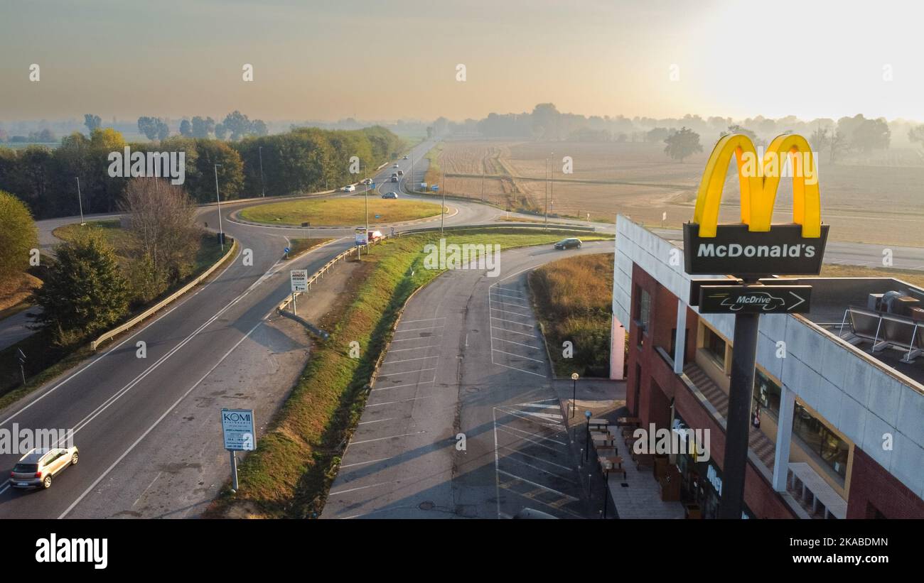Aerial view burger king restaurant hi-res stock photography and images ...