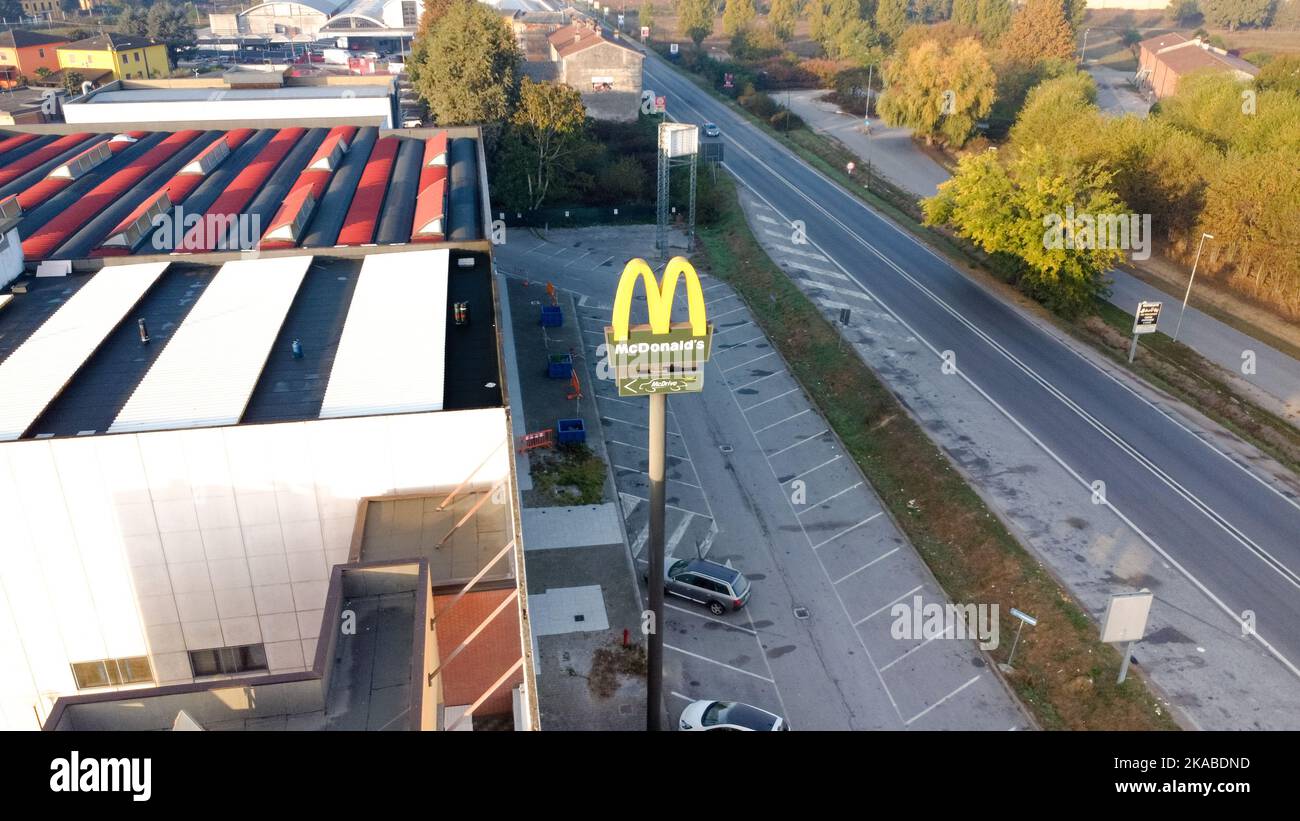 Aerial view burger king restaurant hi-res stock photography and images ...