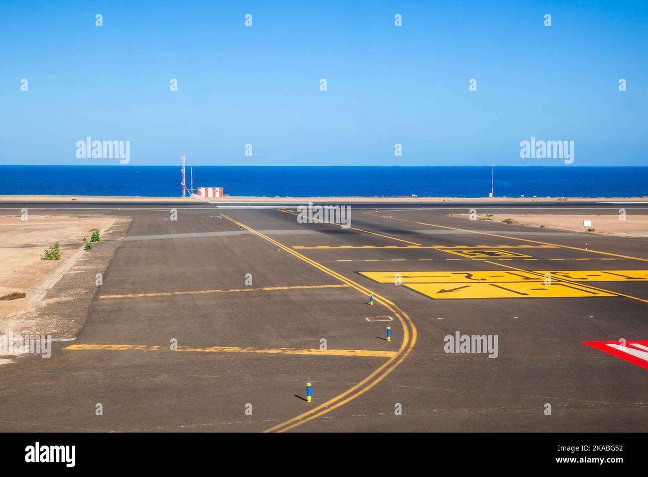 runway with ocean in the background Stock Photo - Alamy