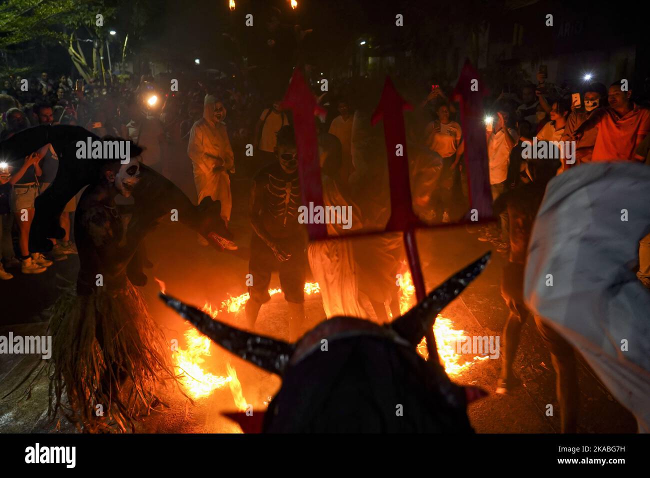 Tonacatepeque, El Salvador. 01st Nov, 2022. Revelers dressed up ...
