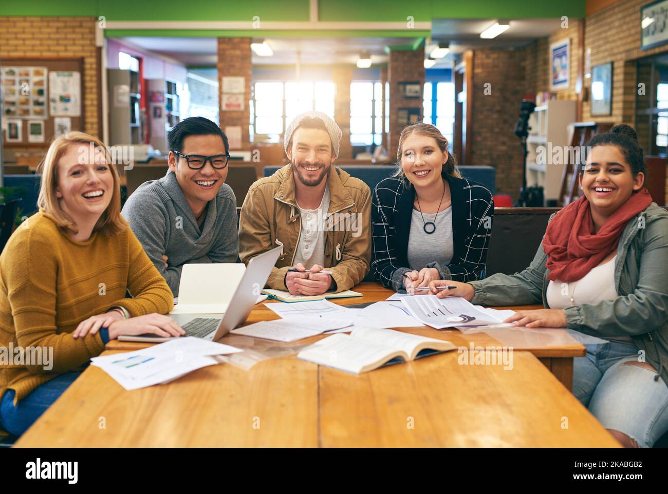 Group studying hi-res stock photography and images - Alamy
