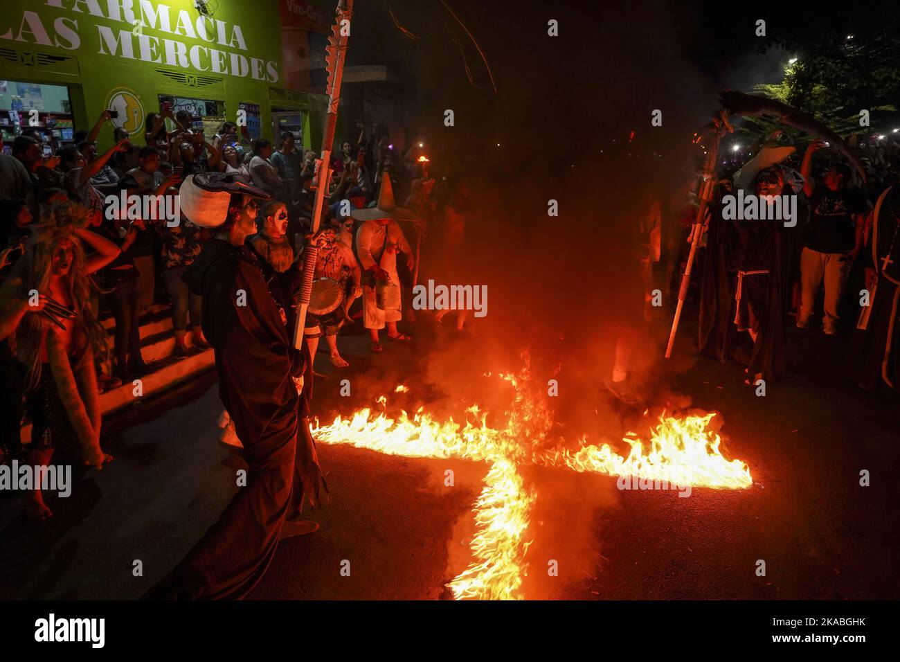 Tonacatepeque, El Salvador. 01st Nov, 2022. Revelers dressed up ...