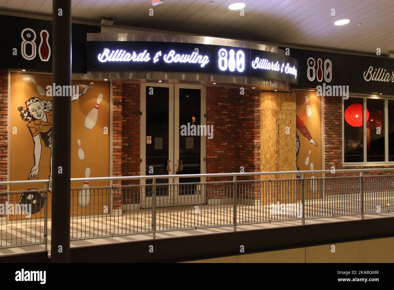 Houston, United States. 2 November, 2022. Fans pay their respects to ...