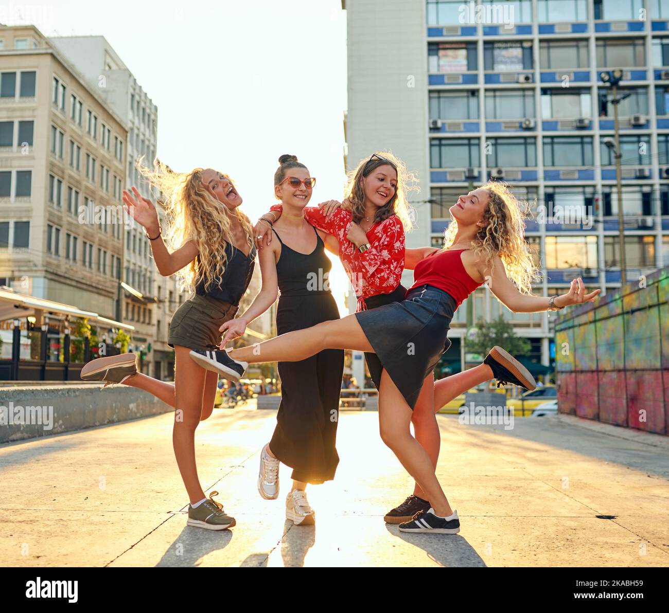 Big group of girls hi-res stock photography and images - Alamy