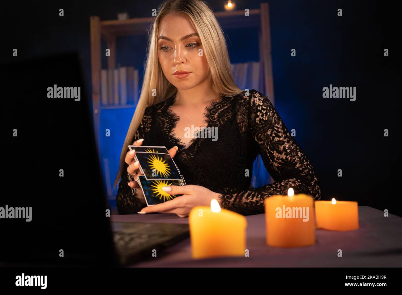 Tarot readings hi-res stock photography and images - Alamy
