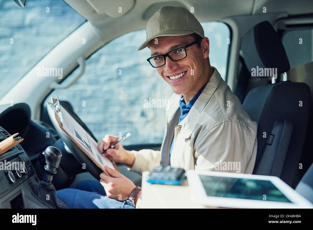 Caucasian delivery man writing hi-res stock photography and images - Alamy