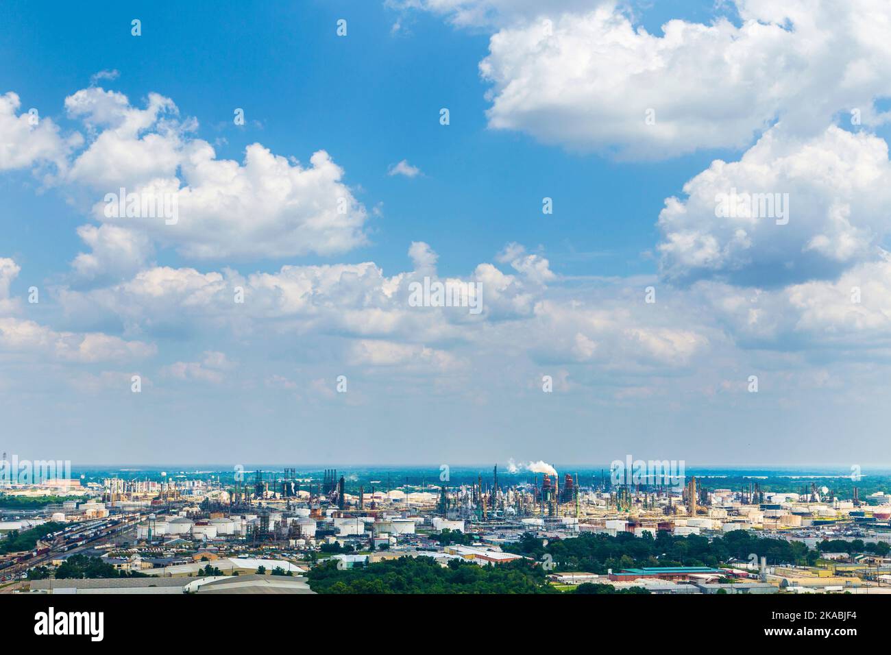view from Baton Rouge to the oil refineries in direction La Planta ...