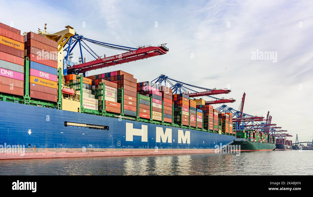 hamburg, germany, 28 oct 2022, container ship hmm st. petersburg in the ...