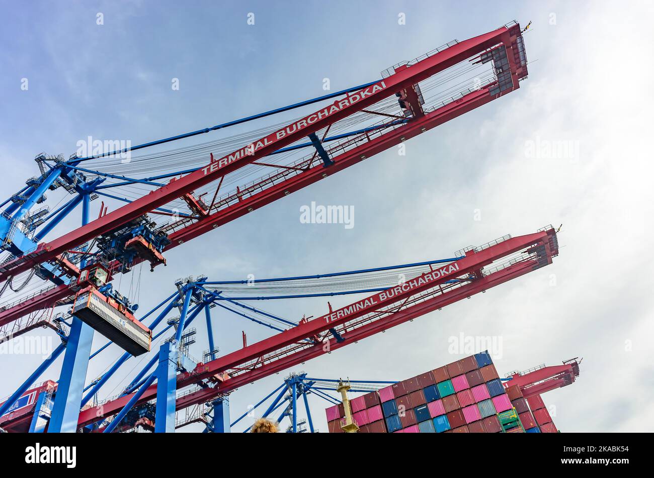 hamburg, germany, 28 oct 2022, container ship hmm st. petersburg in the ...