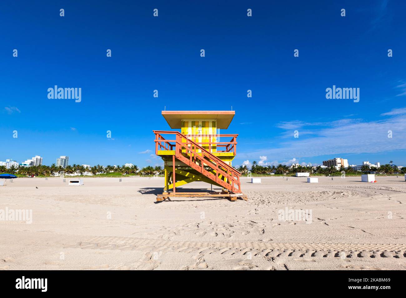 Lifeguard cabin on empty beach, Miami Beach, Florida, USA, safety ...