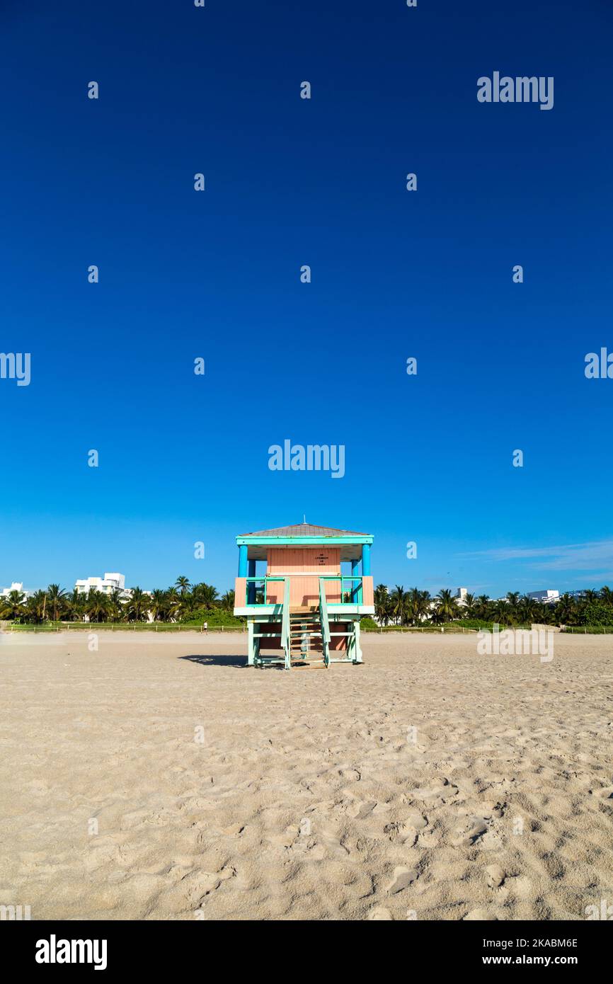 Lifeguard cabin on empty beach, Miami Beach, Florida, USA, safety ...