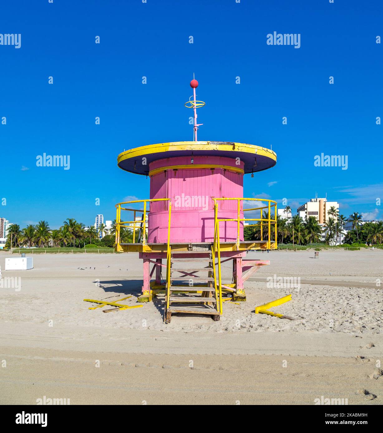Lifeguard cabin on empty beach, Miami Beach, Florida, USA, safety ...