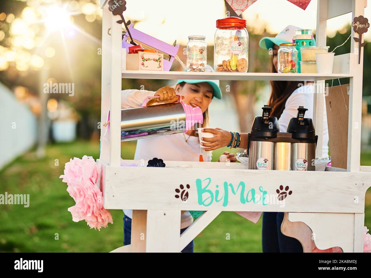 Young entrepreneur market stall hi-res stock photography and images - Alamy