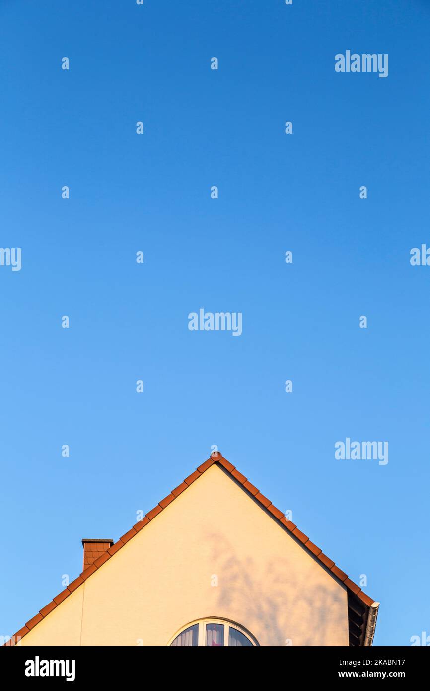 Gable house red metal hi-res stock photography and images - Alamy