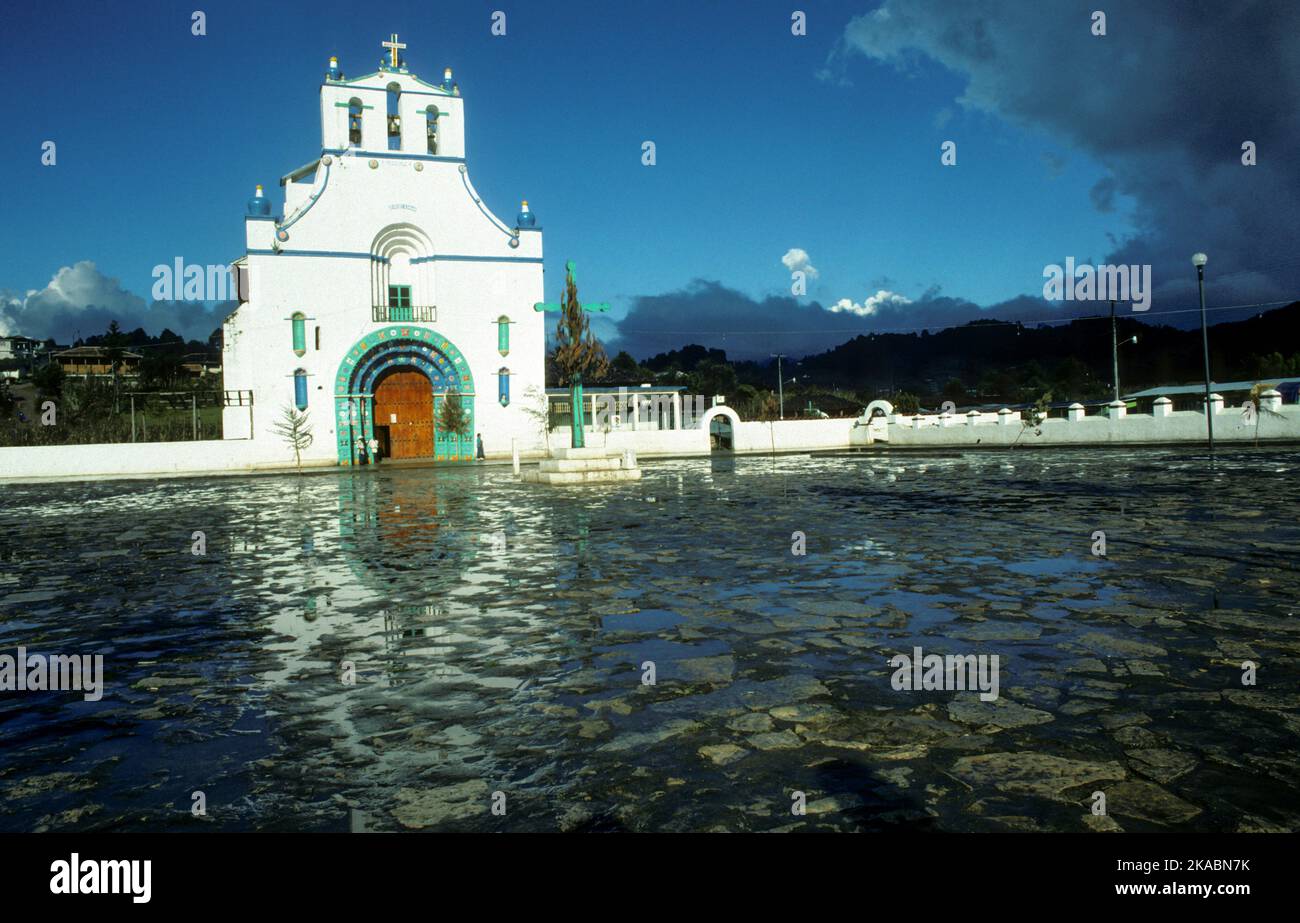San juan church chamula hi-res stock photography and images - Alamy