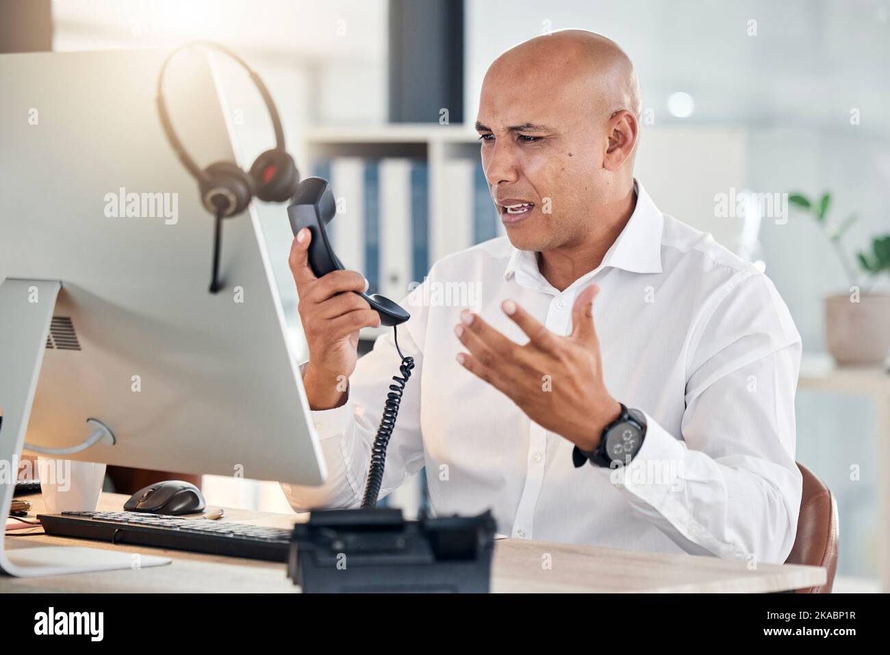 Angry male retail worker hi-res stock photography and images - Alamy