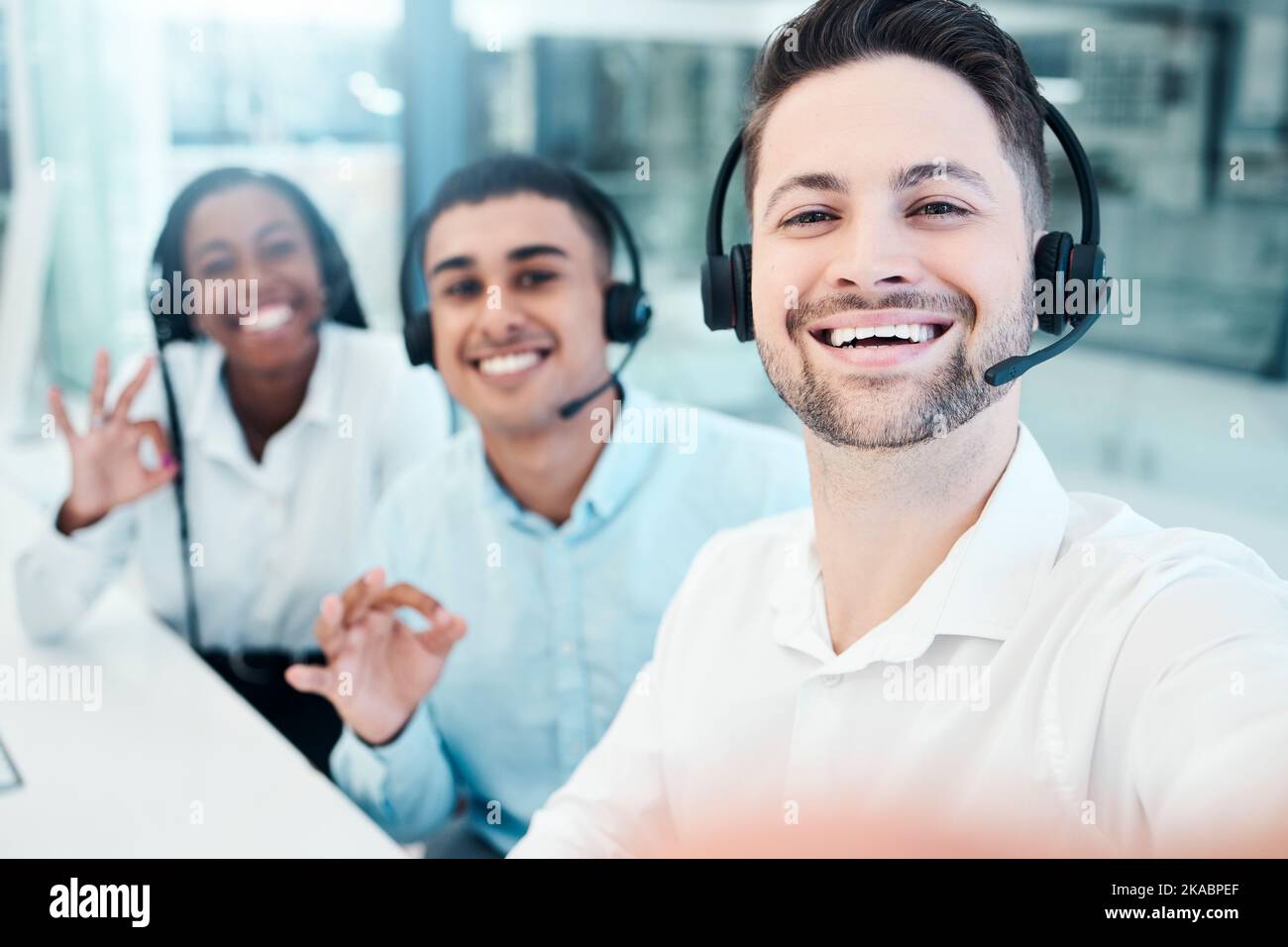 Smile emoji hi-res stock photography and images - Alamy