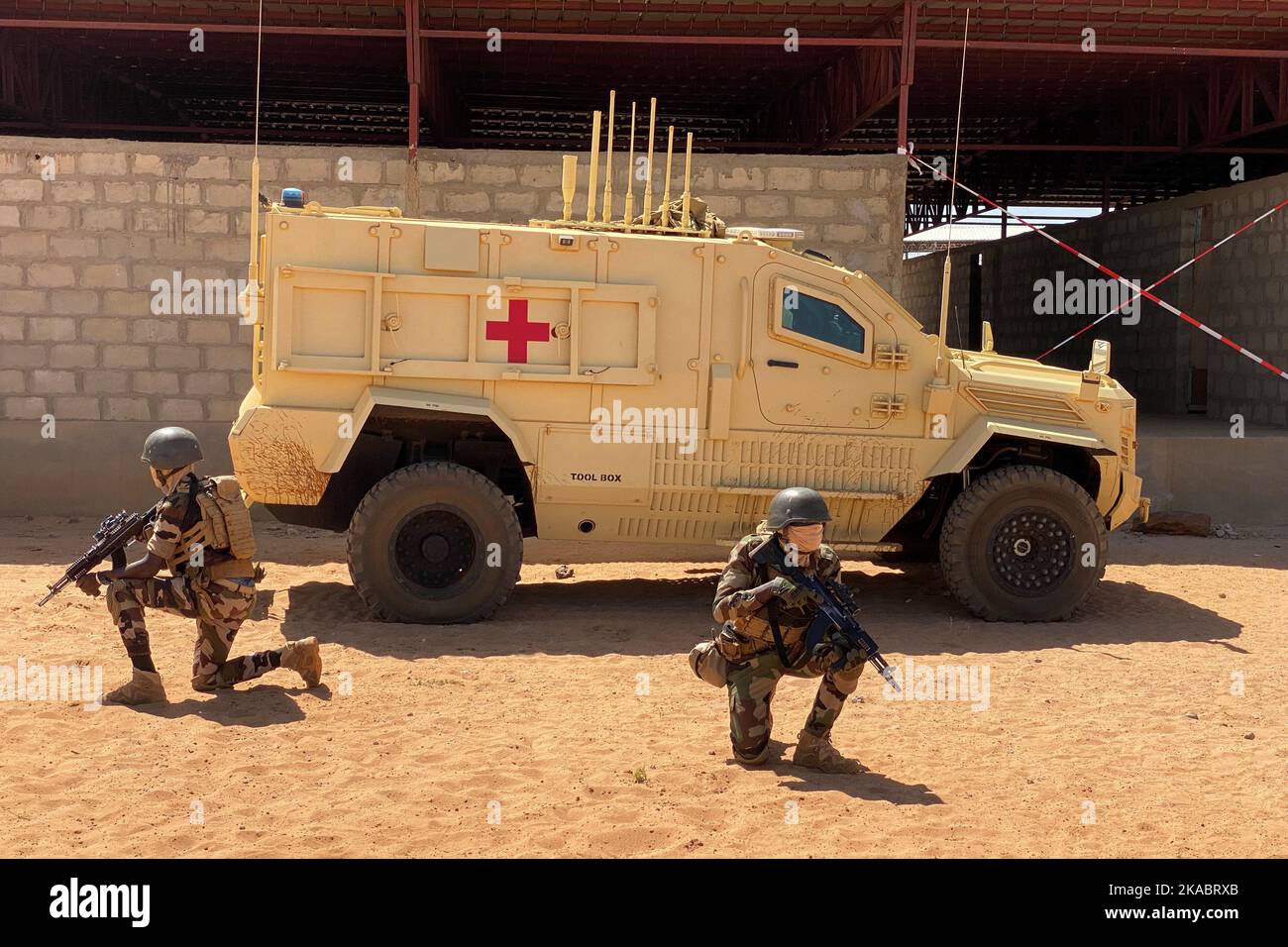 Niger, Tillia: 01 November 2022, Soldiers from the Army of Niger secure ...