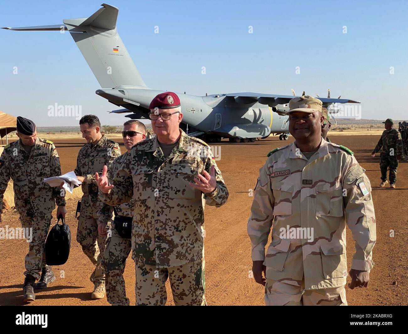 Niger, Tillia: 01 November 2022, Eberhard Zorn (2nd from right ...