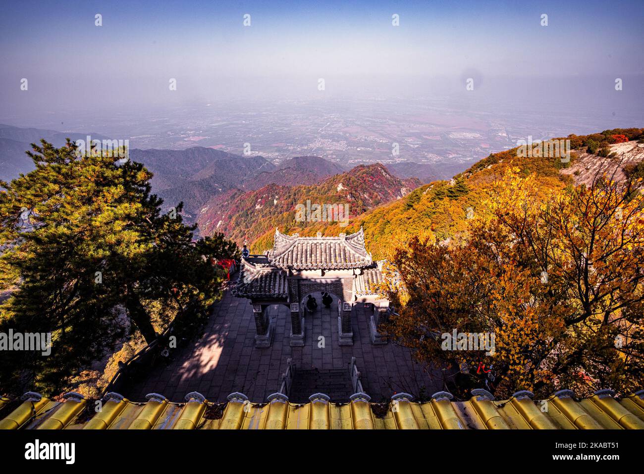 Colorful late autumn views in Zhongnan Mountain, Qinling, Xi'an City ...