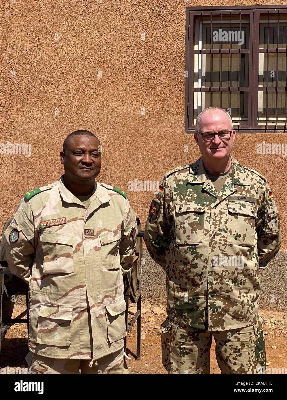 Niger, Tillia: 01 November 2022, Eberhard Zorn (r), Inspector General ...