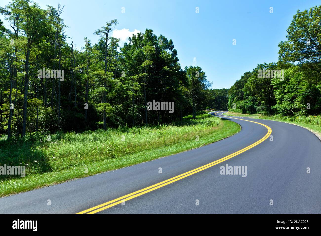 Beautiful scenic country road curves through Shenandoah National Park ...