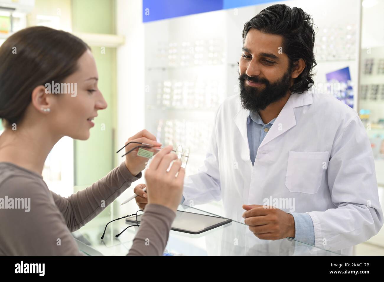 Eye checkup indian hi-res stock photography and images - Alamy