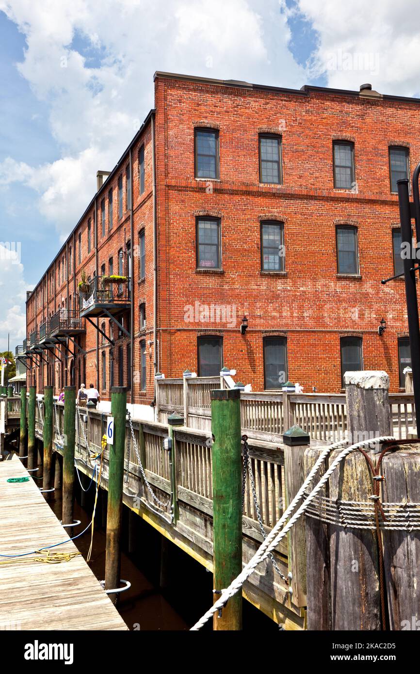 Historic dock area hi-res stock photography and images - Alamy