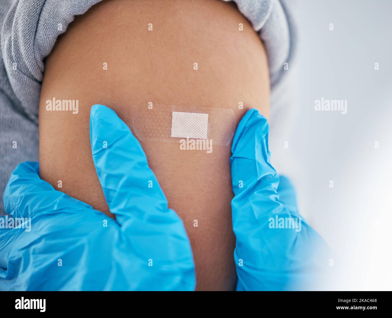 Injection arm hospital hi-res stock photography and images - Alamy