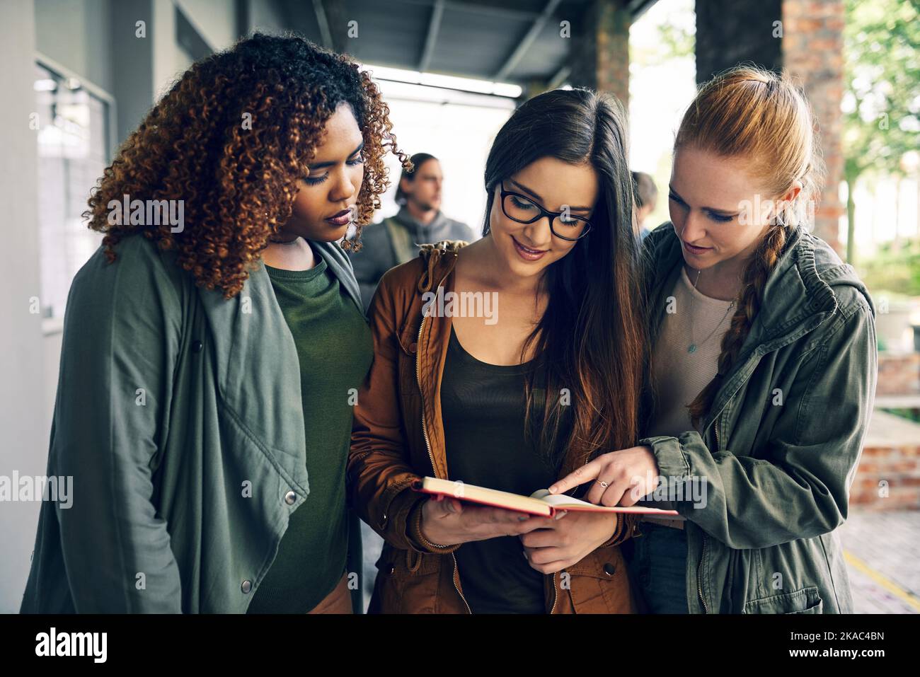 Adult reading group hi-res stock photography and images - Alamy