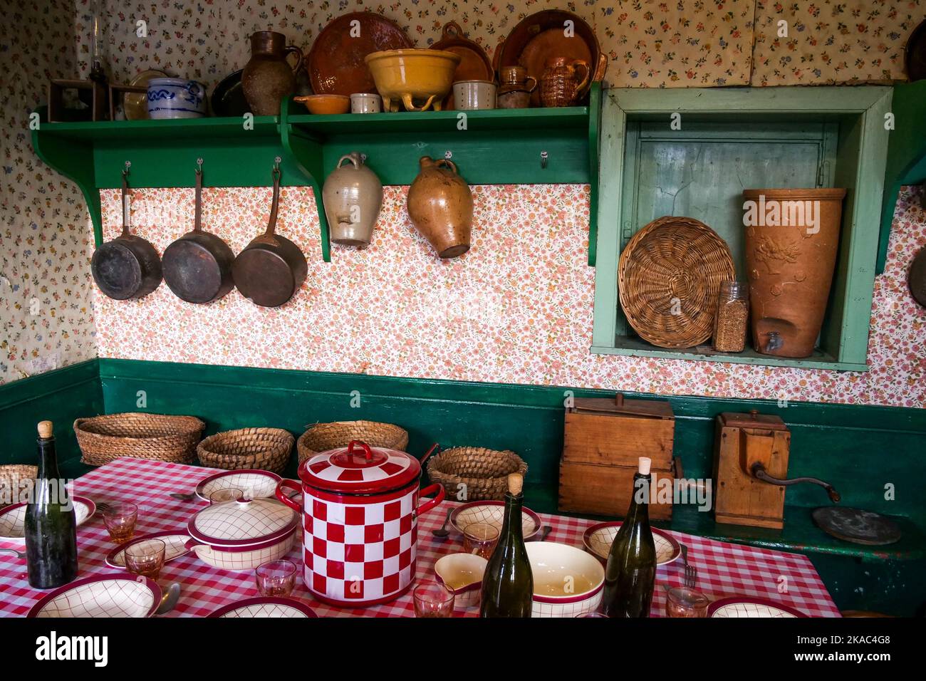 Traditional Flanders kitchen, Museum of rural development, Steenwerck ...