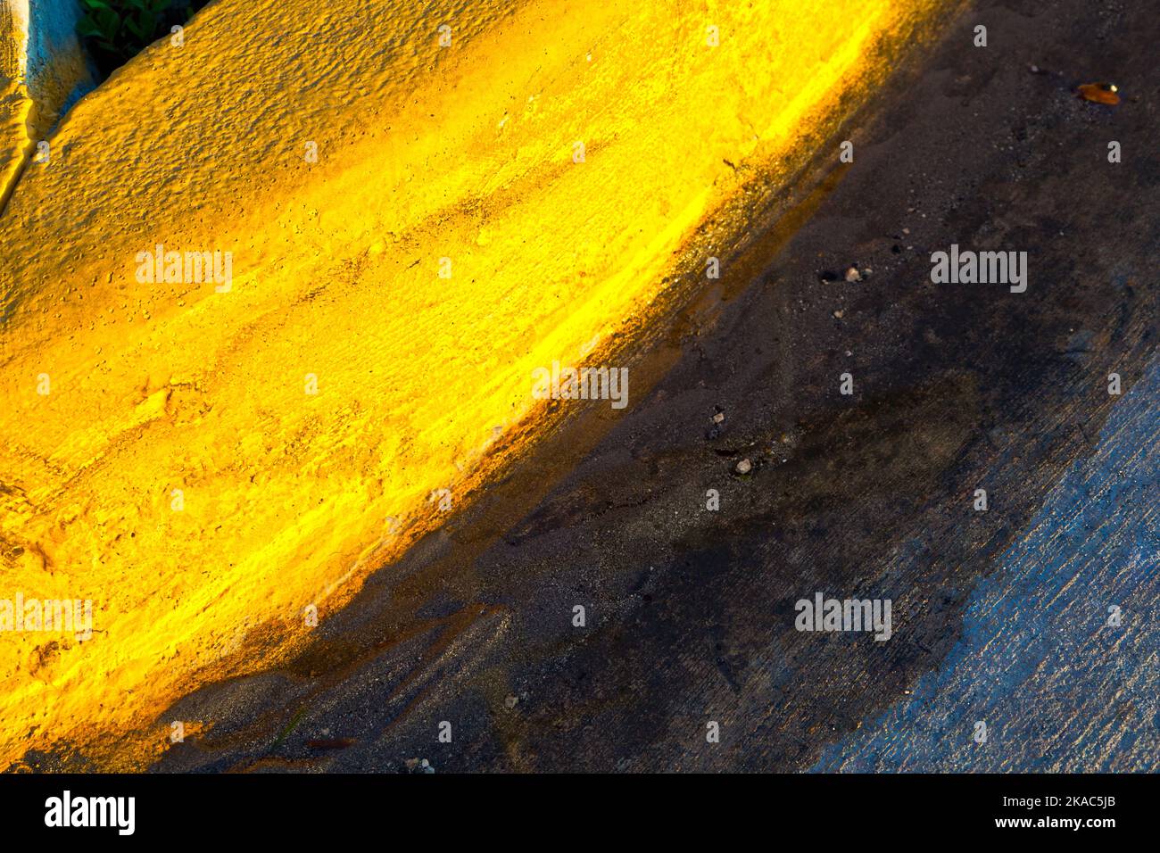 yellow mark at the curbs to indicate parking forbidden Stock Photo - Alamy