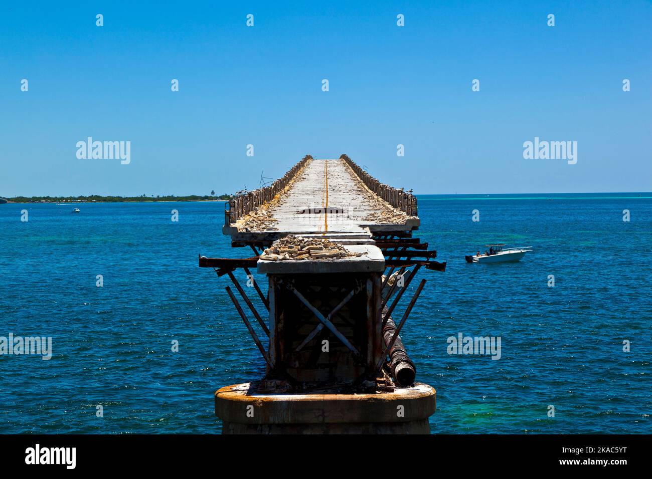 old rotten bridge near Bahia Honda State park Stock Photo - Alamy