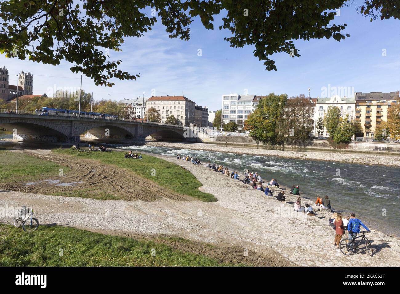 Sunday on Issar river in Munich Stock Photo - Alamy