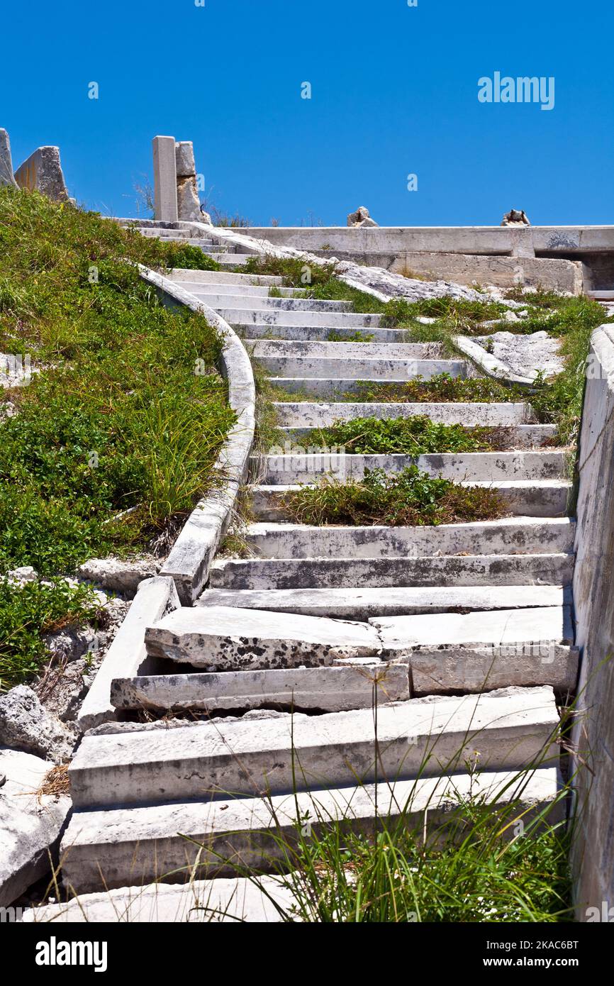 Rotten stairs hi-res stock photography and images - Alamy