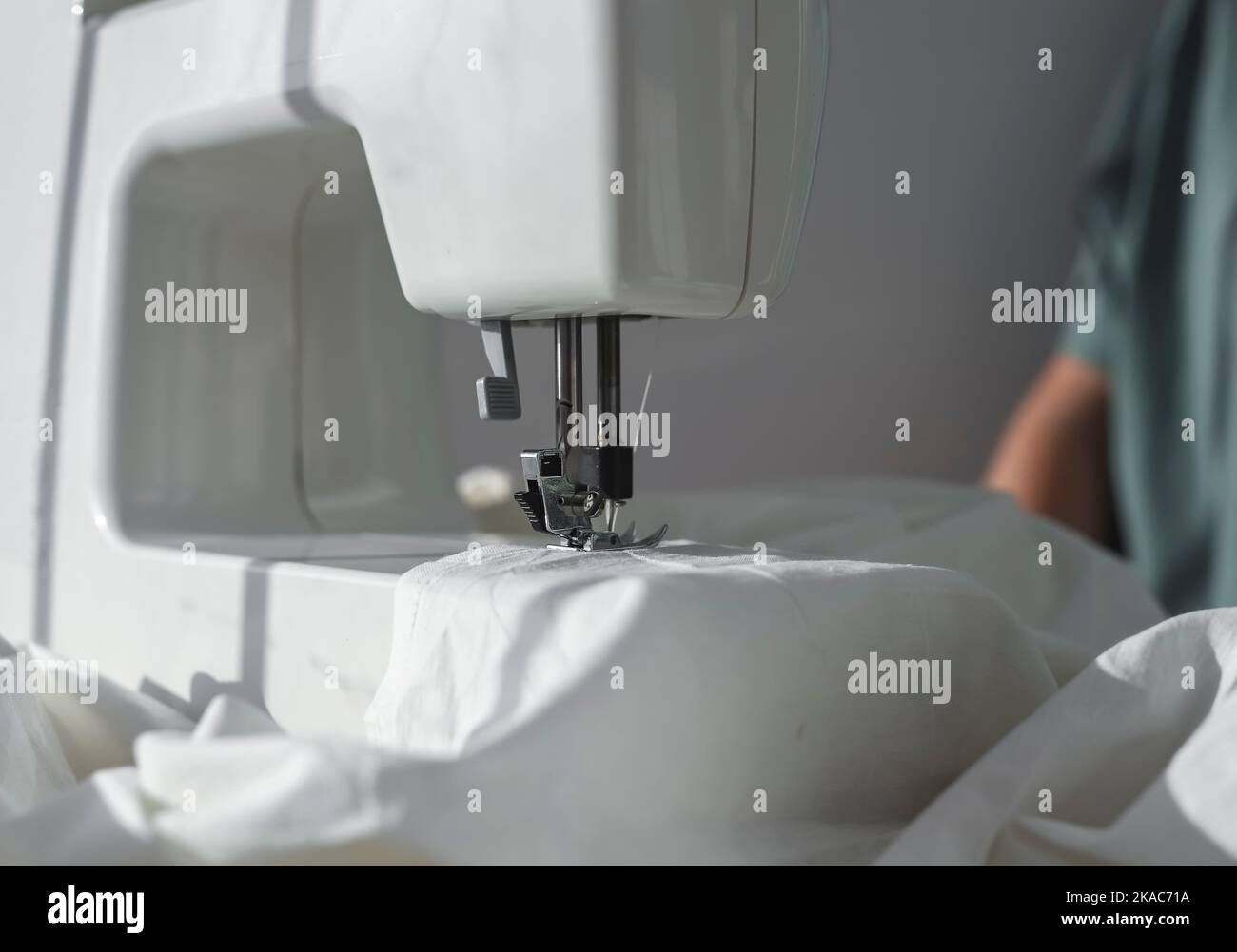 White cotton cloth on sewing machine close up Stock Photo - Alamy