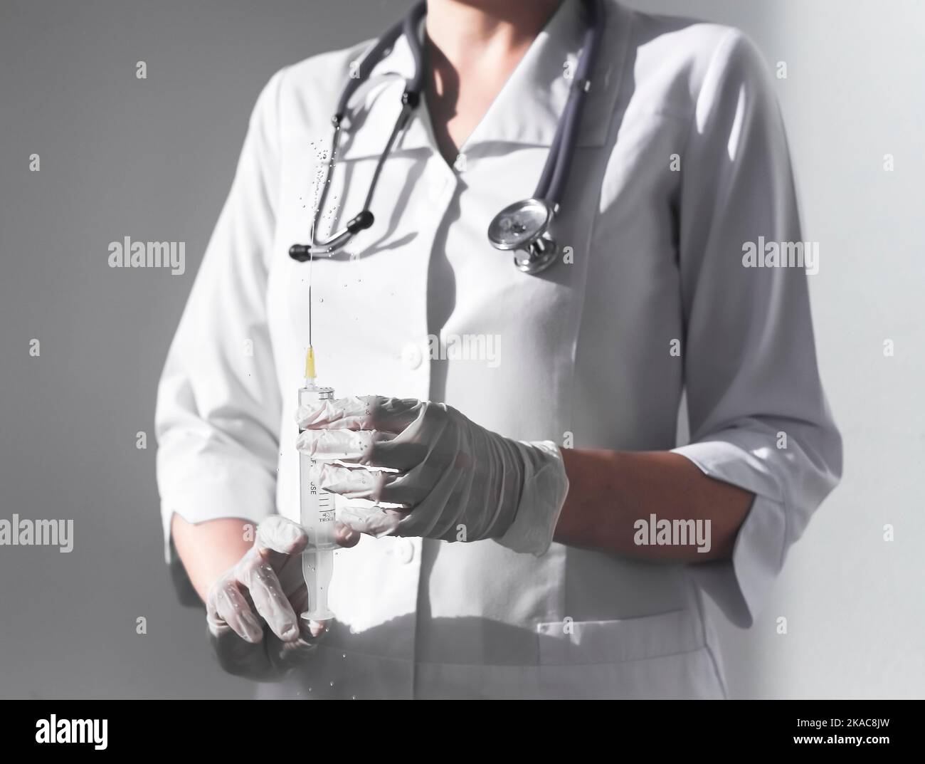 Sharp needle hi-res stock photography and images - Alamy