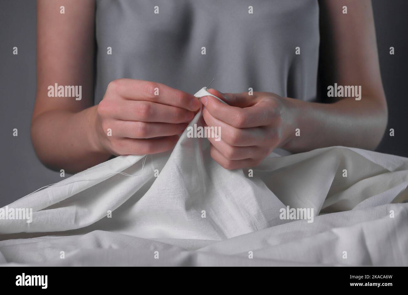 Traditional dressmaker sewing cloth hi-res stock photography and images ...